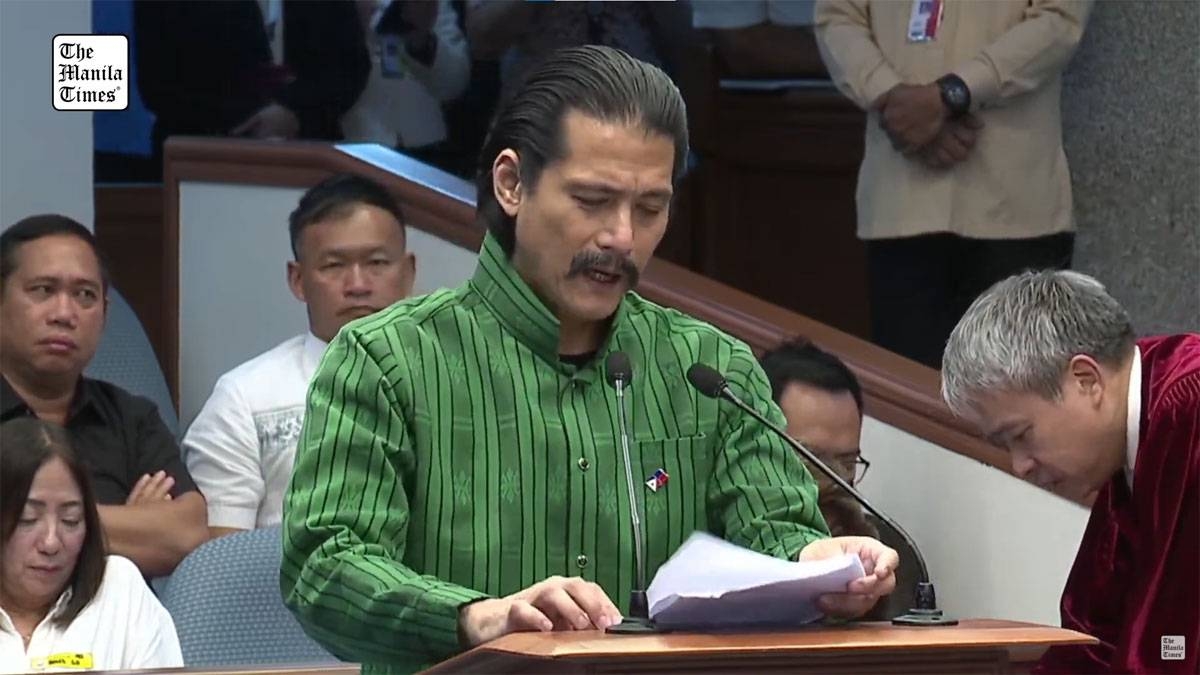 3 senators refuse to don impeach robes, why?