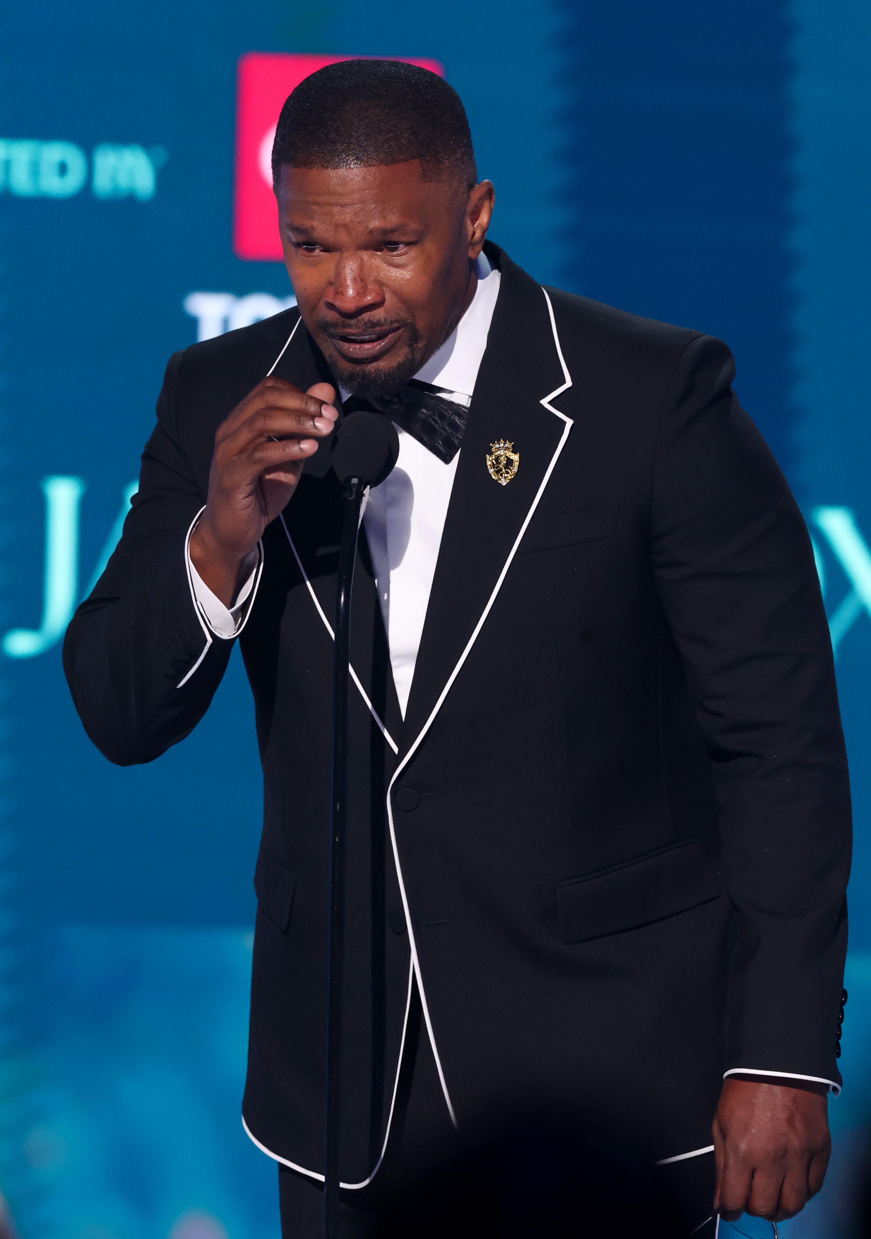 Jamie Foxx breaks down in emotional BET Awards 2025 speech two years ...
