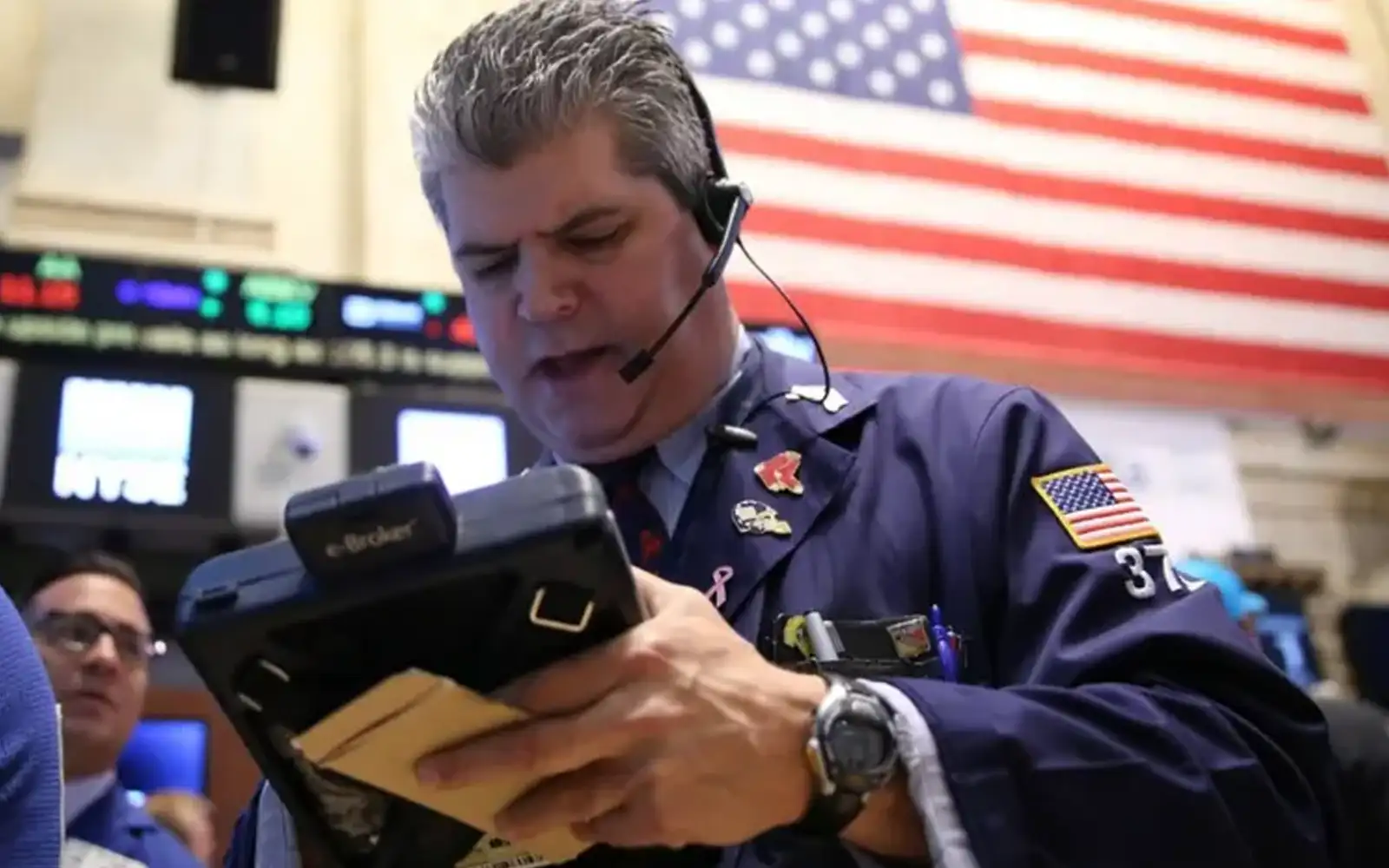 US stock futures rise ahead of shortened trading week