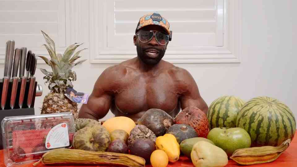 How to eat exotic fruit