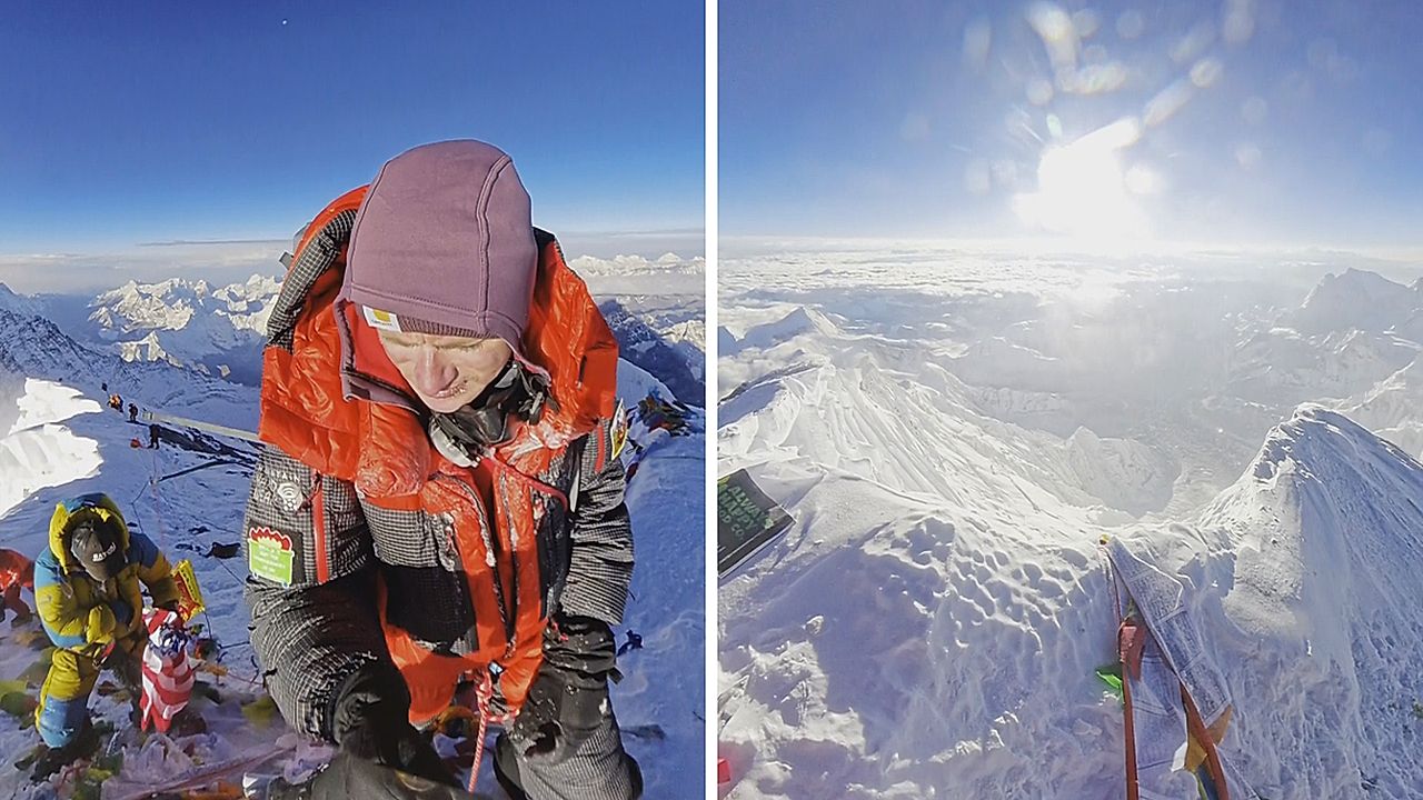 Ganz oben: Tourist filmt sich auf dem Gipfel des Mount Everest