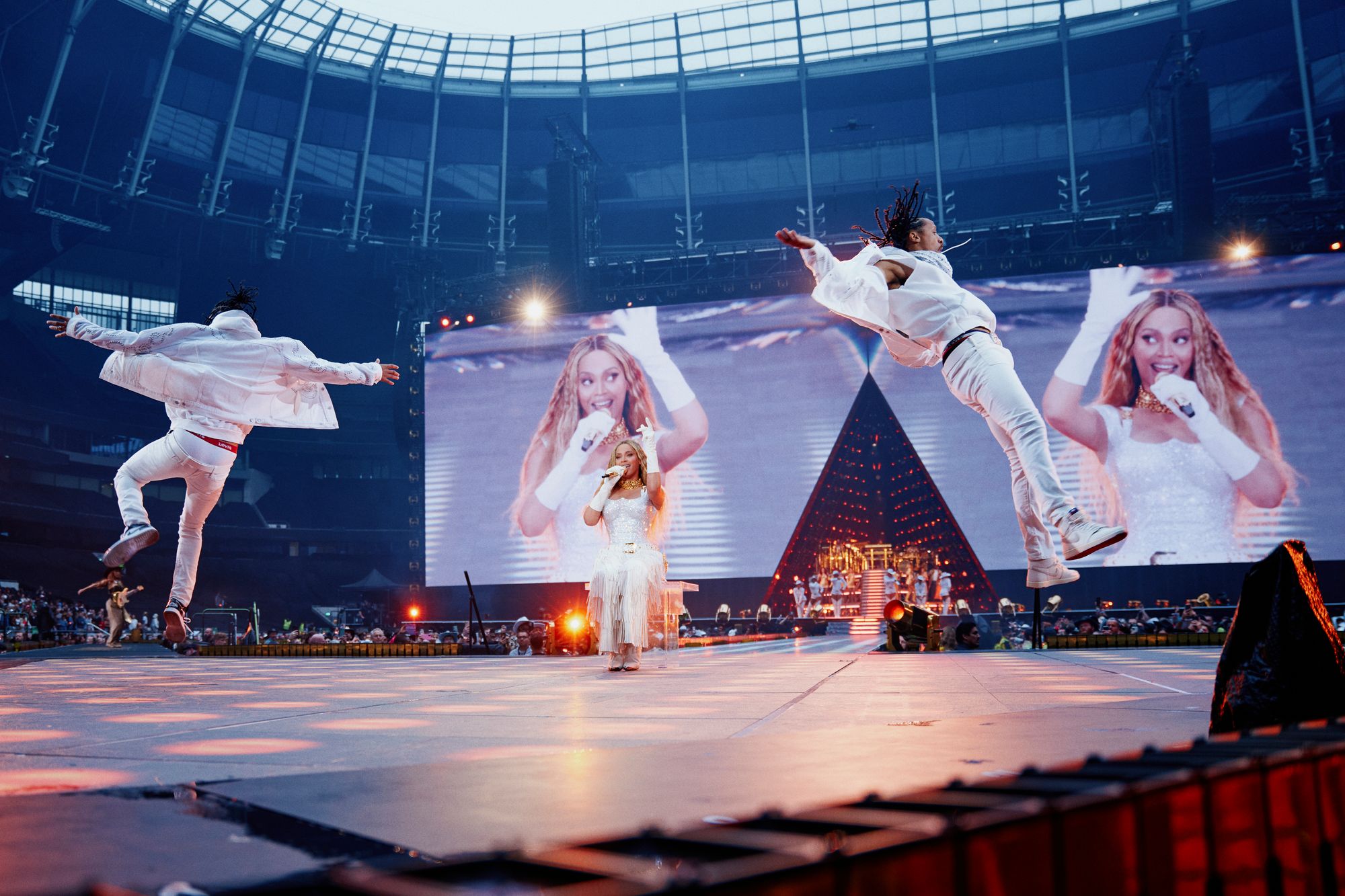 Beyonce's 'middle-age fan' problem leaving her with empty seats for ...