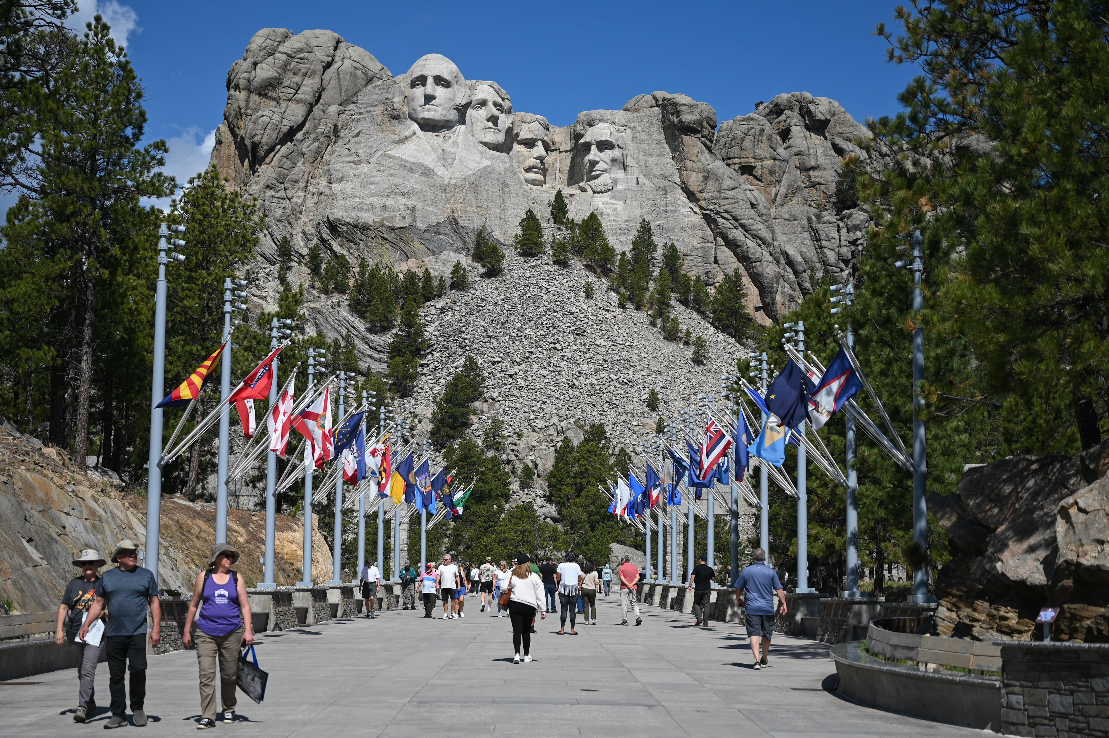 National Parks Service announces restrictions at Mount Rushmore amid ...