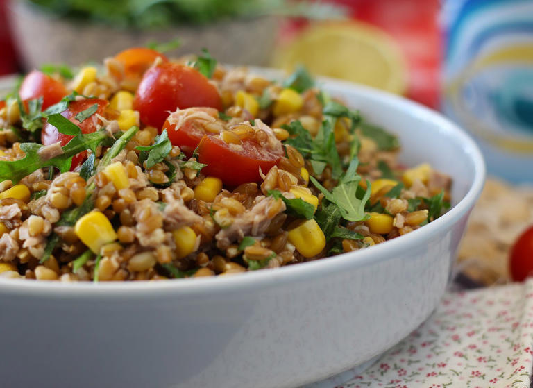 Spelt and tuna salad: light, tasty and perfect year-round recipe