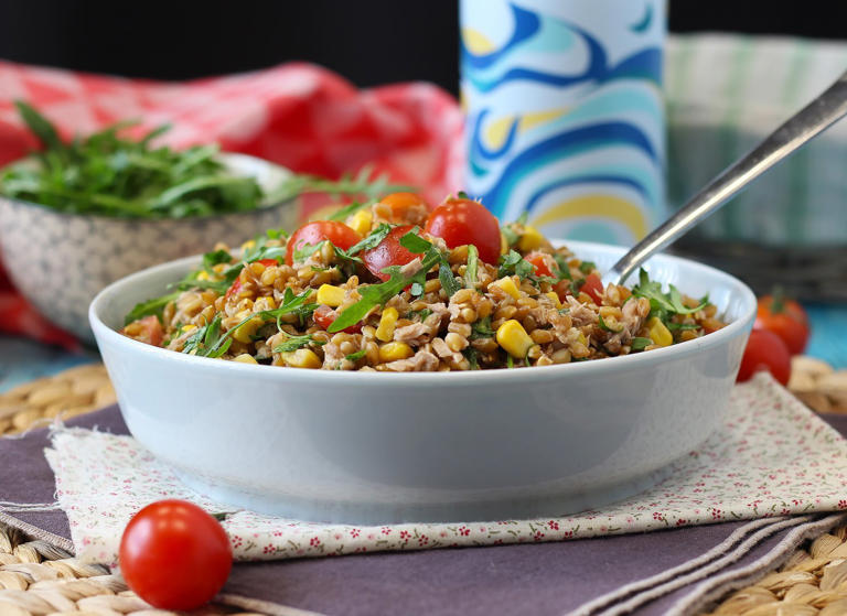 Spelt and tuna salad: light, tasty and perfect year-round recipe
