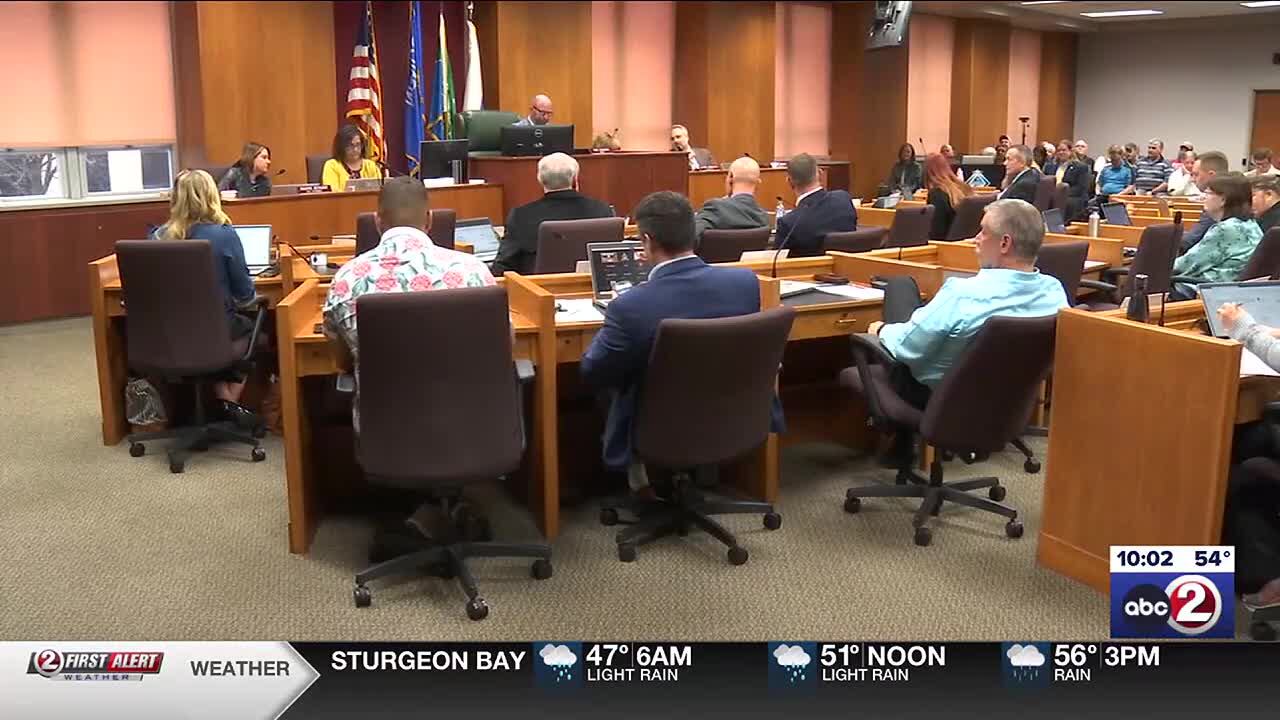 Green Bay City Council votes for new council member, moving coal piles