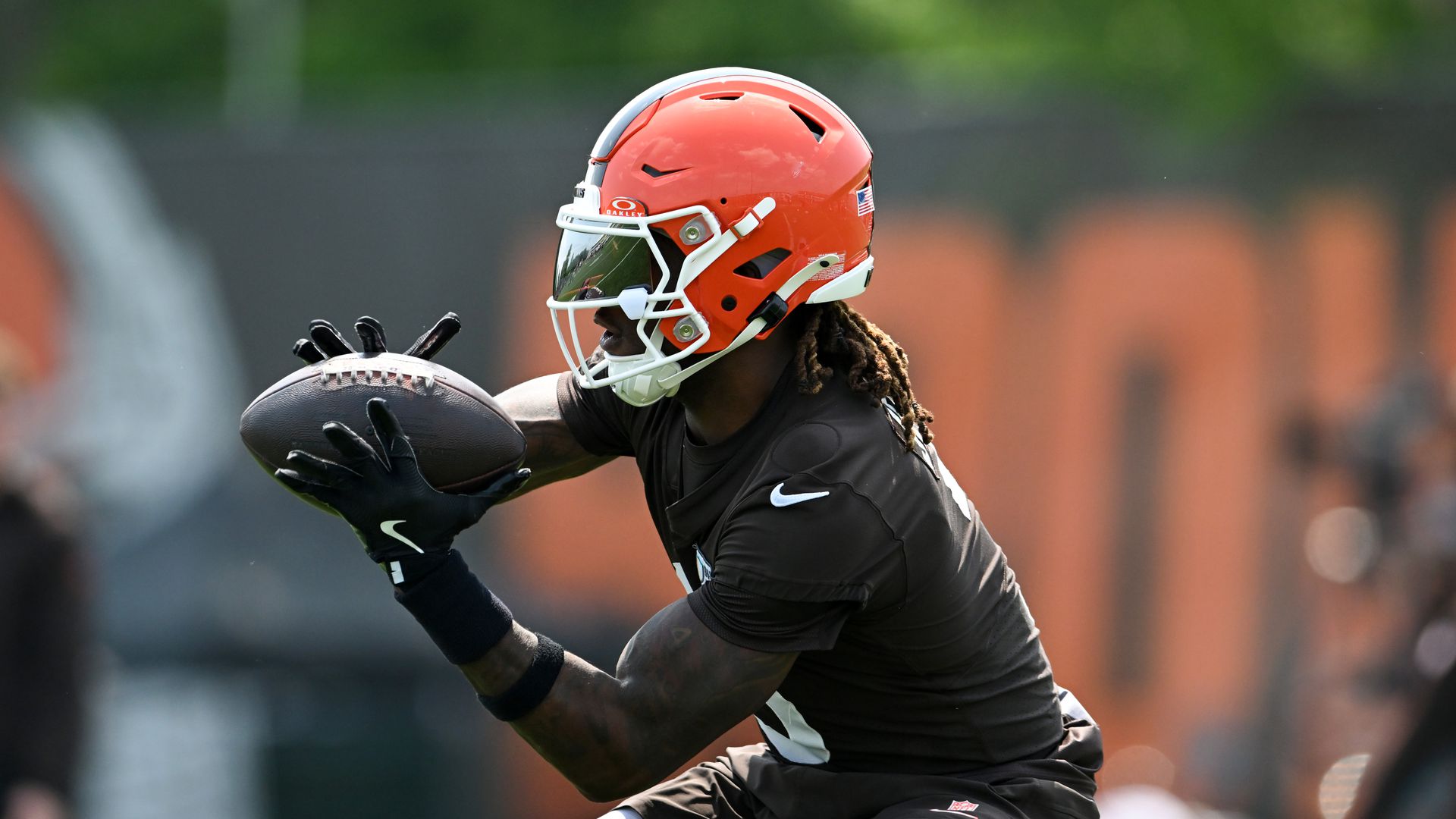 Should Browns GM Andrew Berry pull off another big WR deal? An NFC star ...