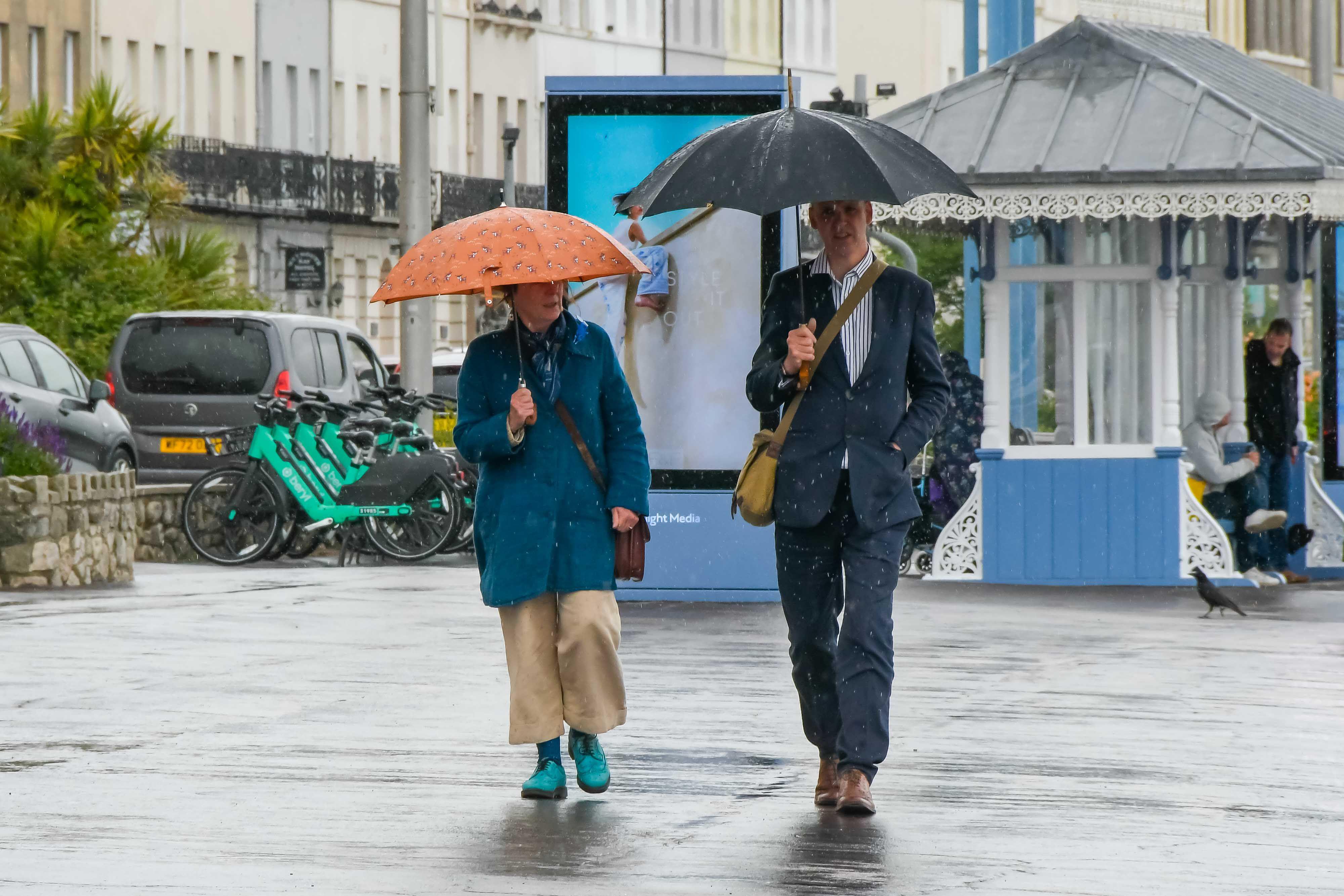 Met Office maps show amber thunderstorm warnings for parts of UK