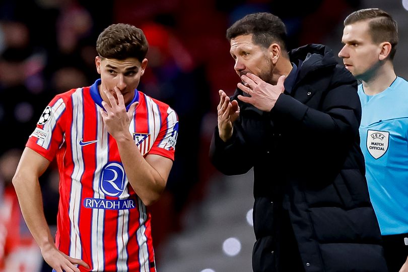 Diego Simeone makes Julian Alvarez Liverpool transfer claim - 'How will ...