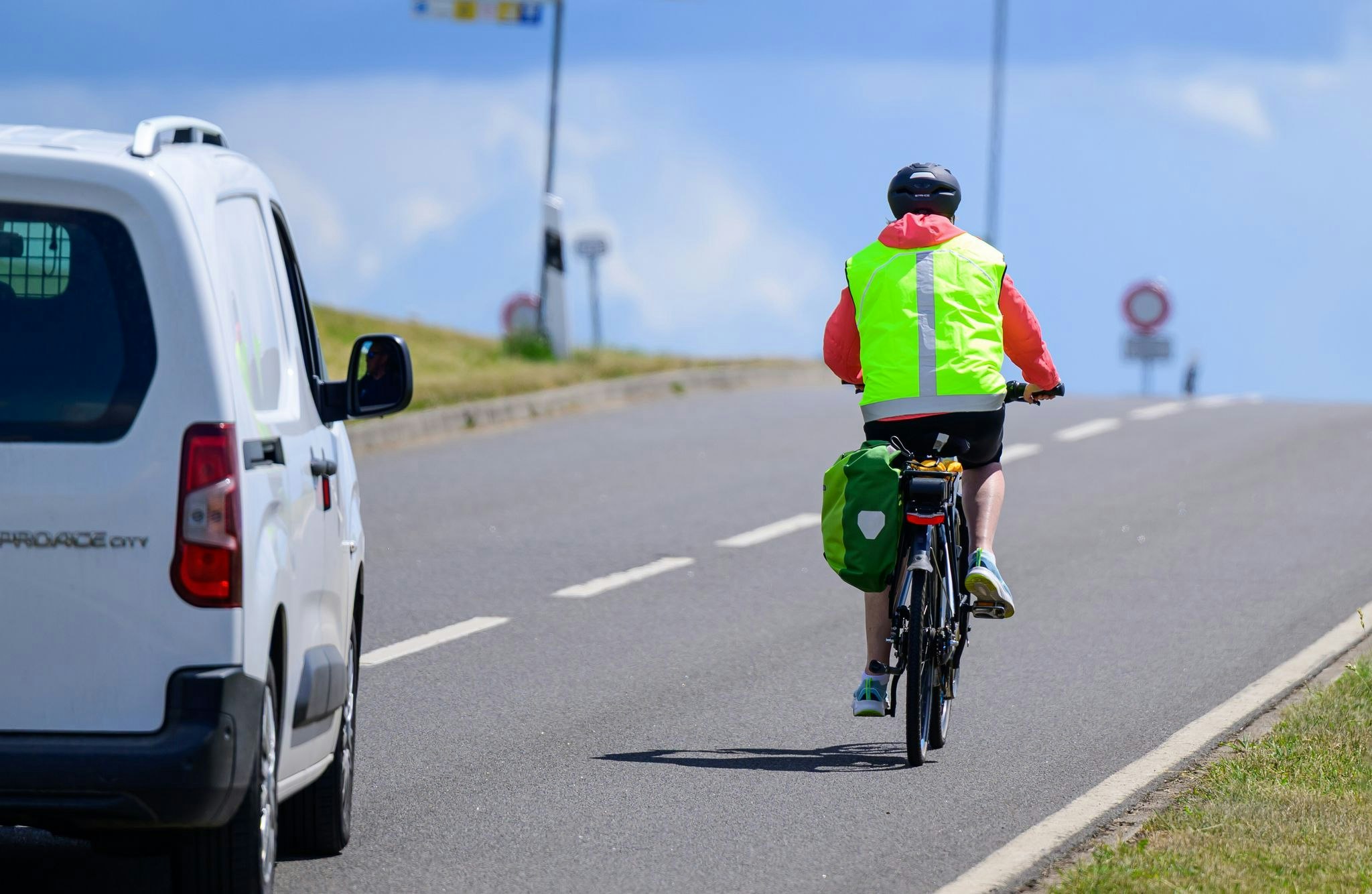 Sie Mochten Auerorts Einen Radfahrer Uberholen
