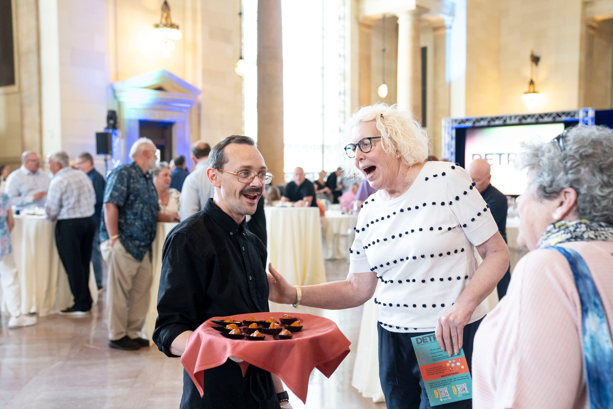 EAT Detroit event draws raises money for Detroiters in need