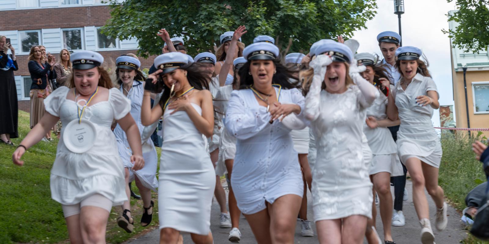 Studenter runt om i landet firar: ”Det blir partaj”