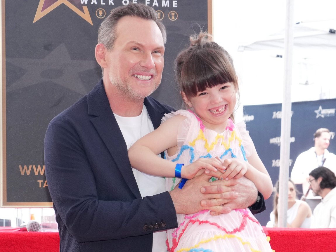 With both daughters: Christian Slater receives his star