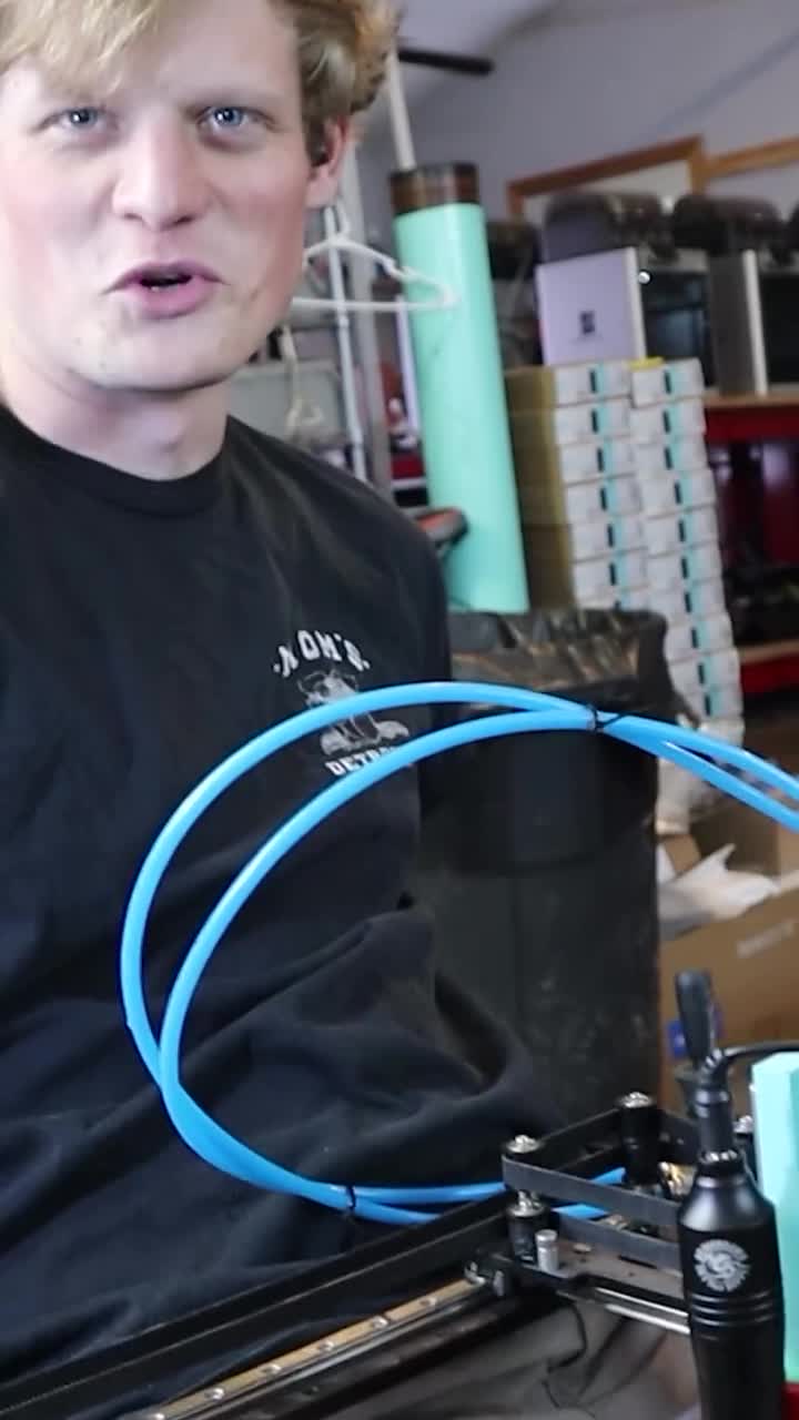 I tattooed my friend with a 3D printer.