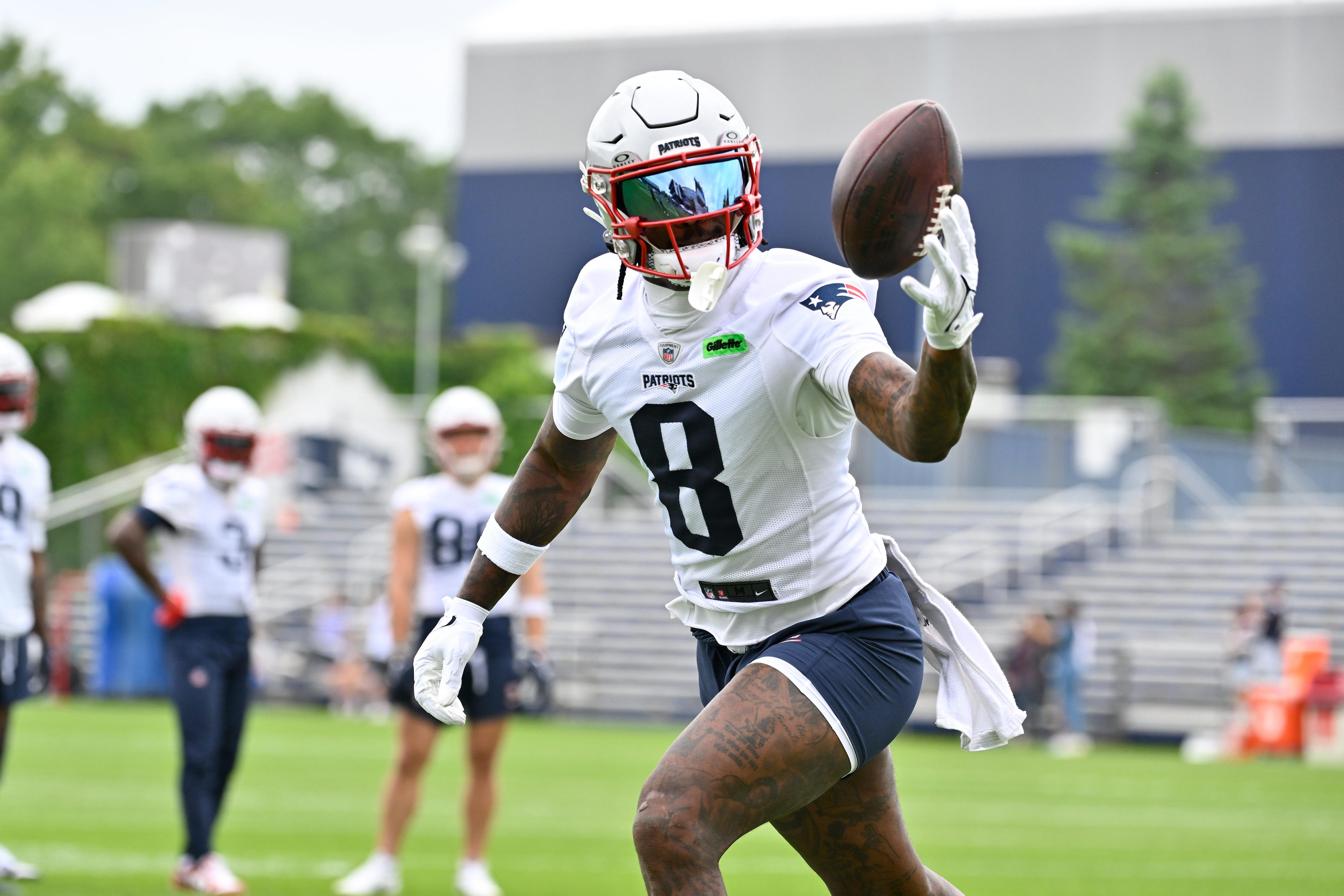5 standout Patriots players from first minicamp practice