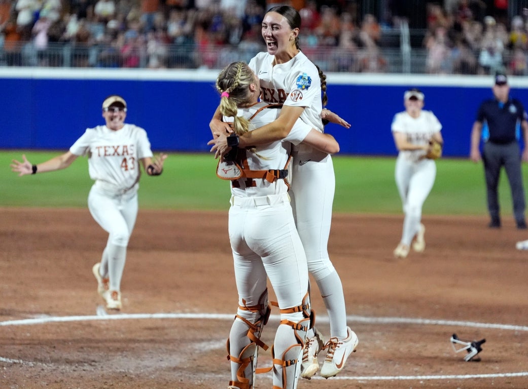 Our top photos from the Women's College World Series