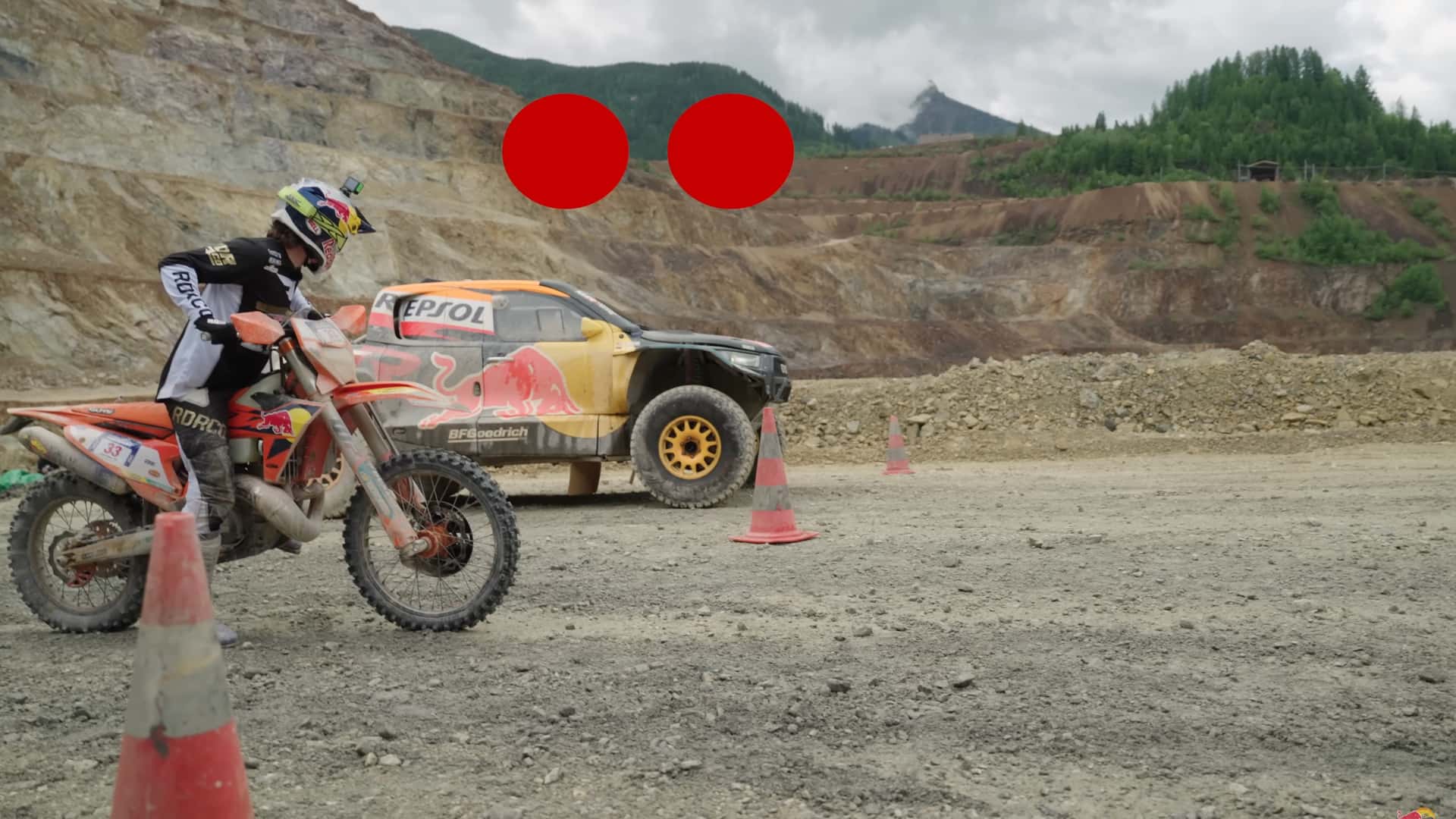 Watch a Dakar Truck Challenge a Dirt Bike, Prepare To Be Stunned