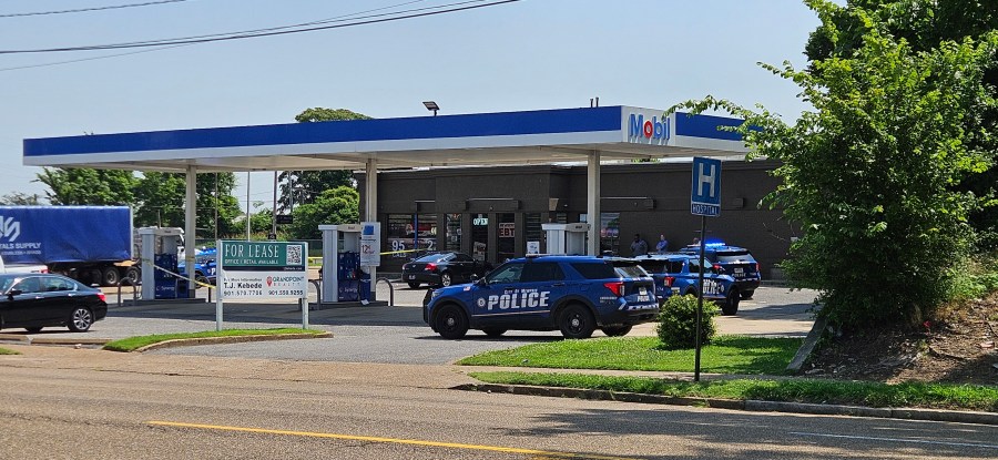 Suspect wanted after WREG reporter carjacked at gunpoint in Memphis