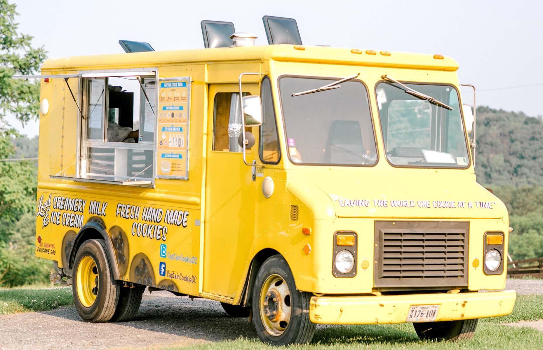 America’s Most Amazing Food Trucks You’ll Want To Follow Everywhere