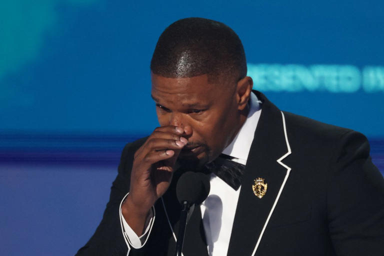 Jamie Foxx breaks down in tears over his stroke during emotional BET ...