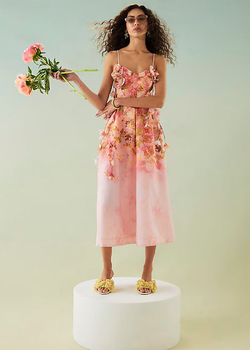 Coming up roses! River Island wins summer fashion with garden party ...