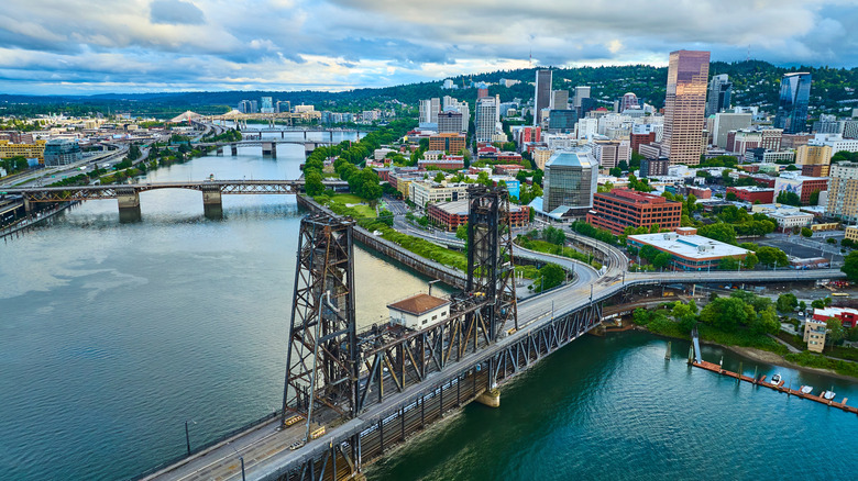 The Biggest Differences Between Portland Vs. Seattle And Why Tourists ...