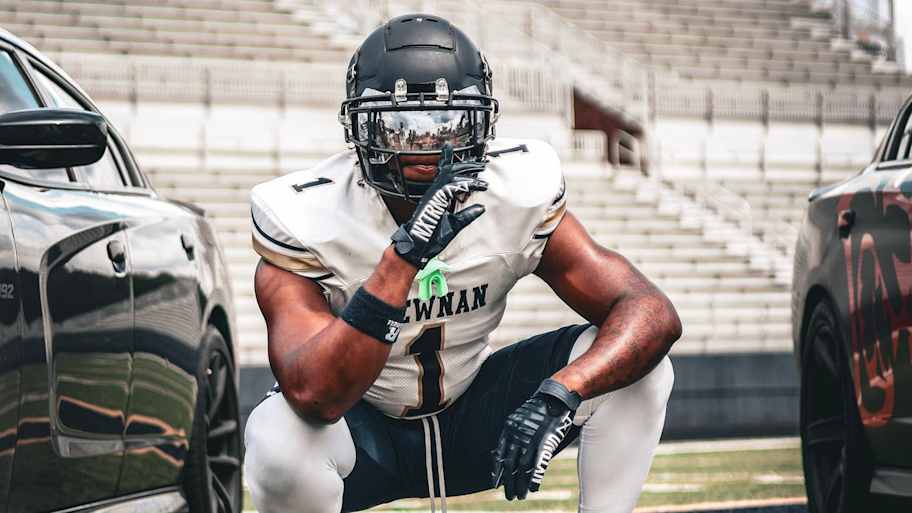 Sought-After Ole Miss Football Linebacker Target Reveals Commitment Date