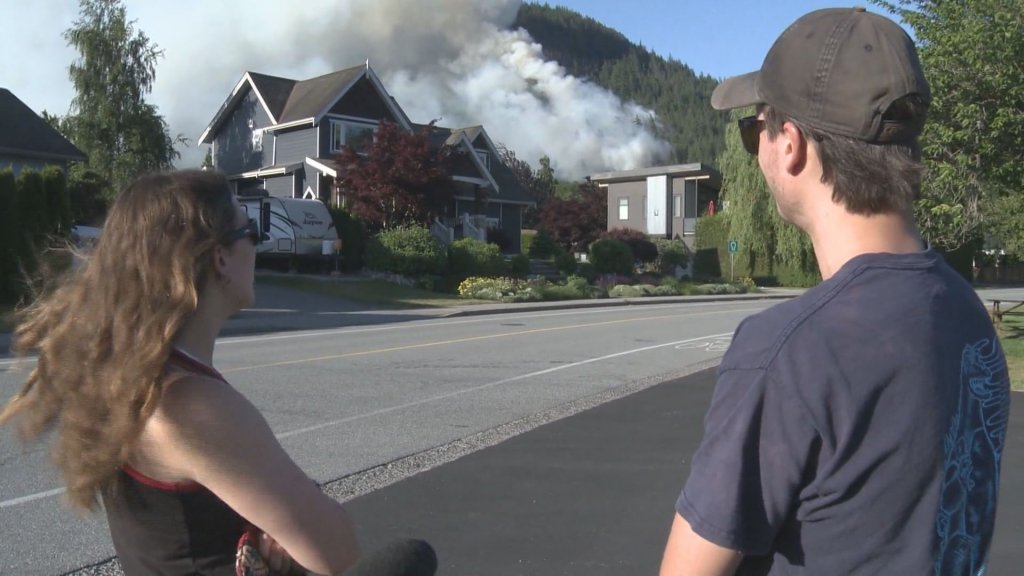 Squamish wildfire prompts evacuation alert, local state of emergency