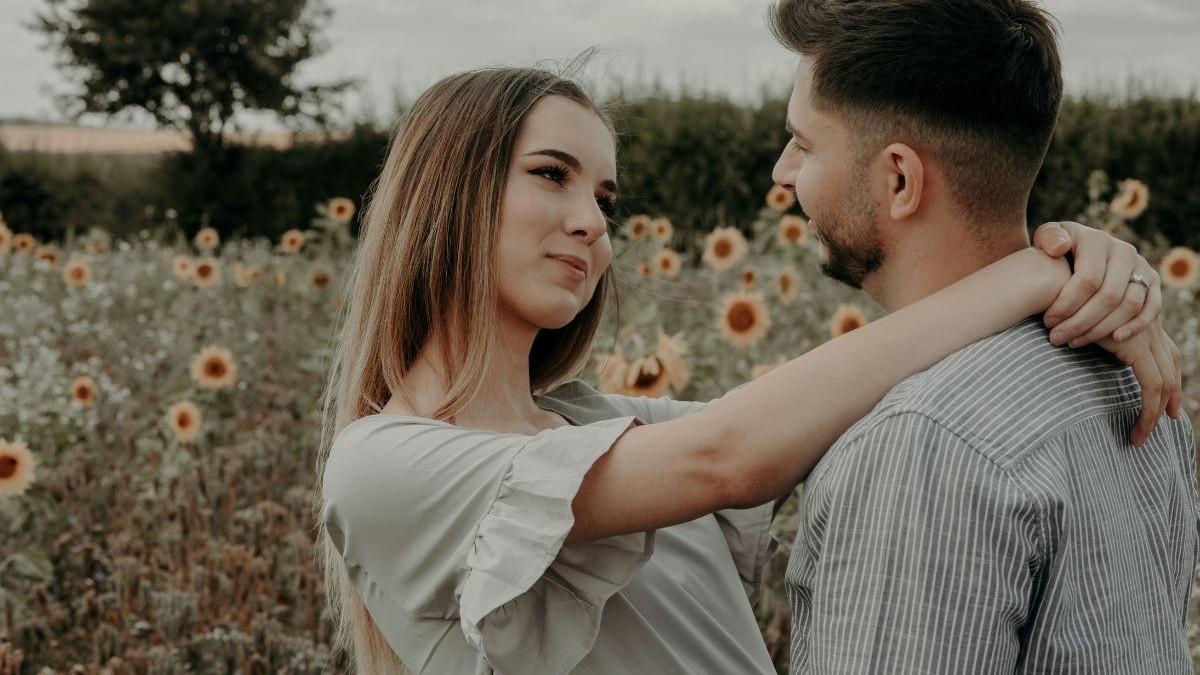 7 Romantic moments that couples who love with their hearts experience