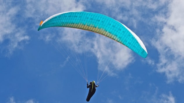Paragleiter (24) krachte in Tirol auf Landewiese