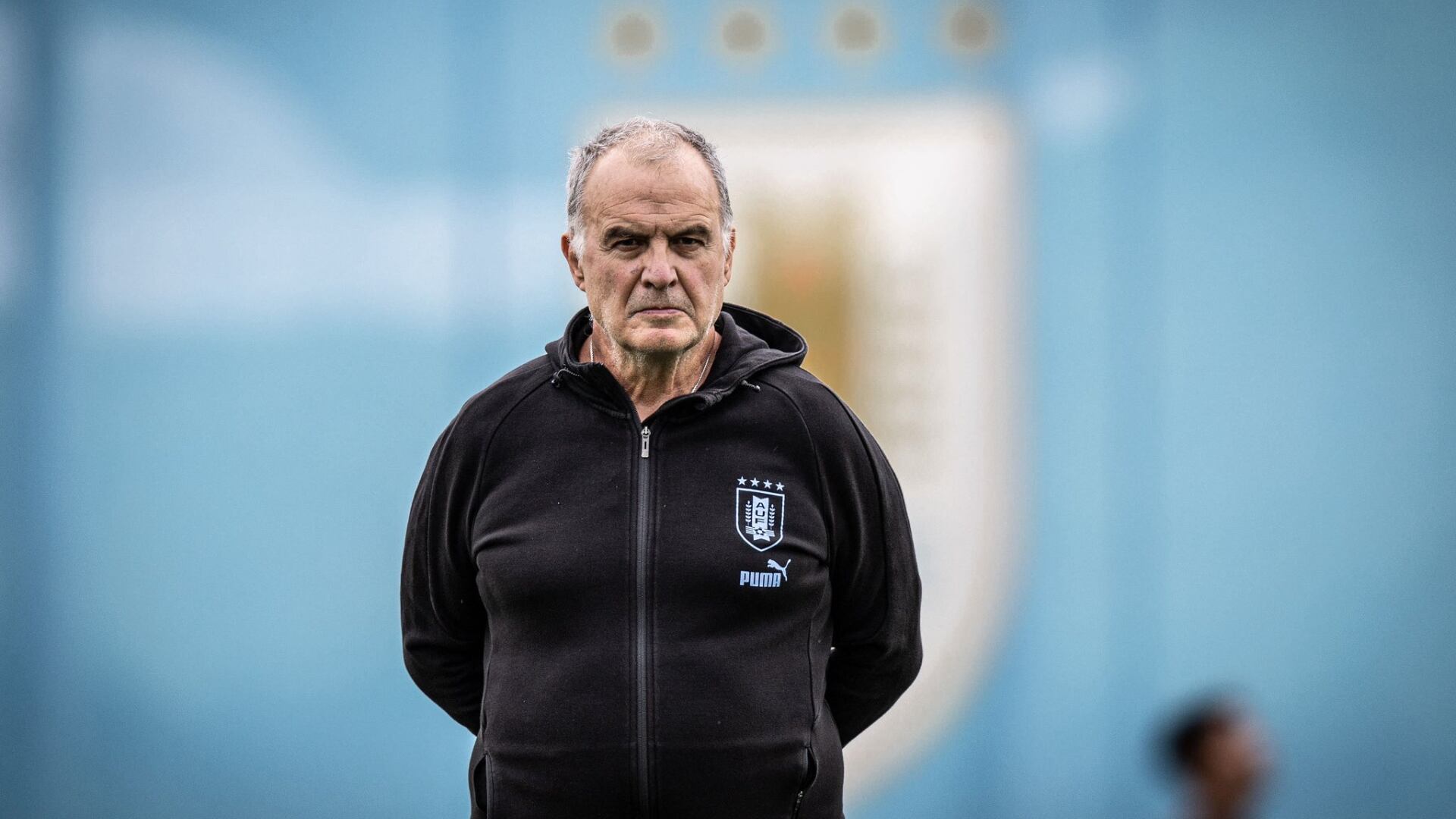 Bielsa, acorralado por todos lados: el duro presente del Loco que lo ...