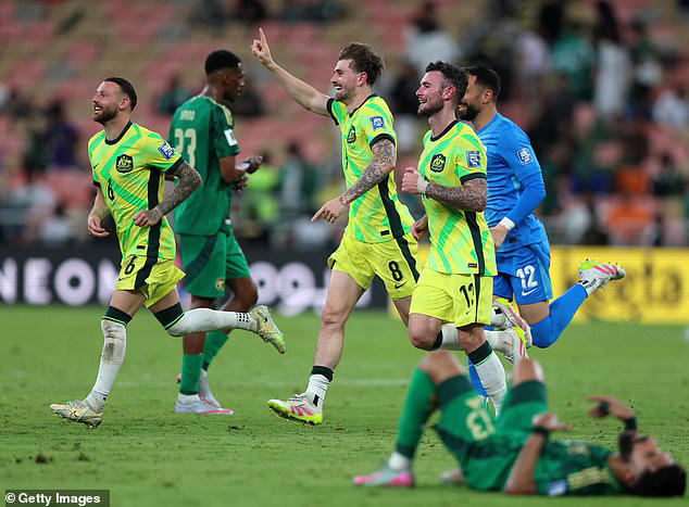 Australia win through to the World Cup as Socceroos overcome refereeing ...