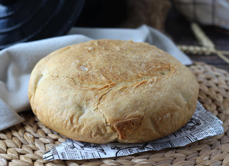 Pan casero en cazuela de hierro