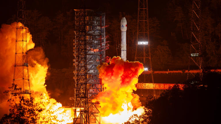 First-ever image of China's mysterious 'quasi moon' probe revealed ...