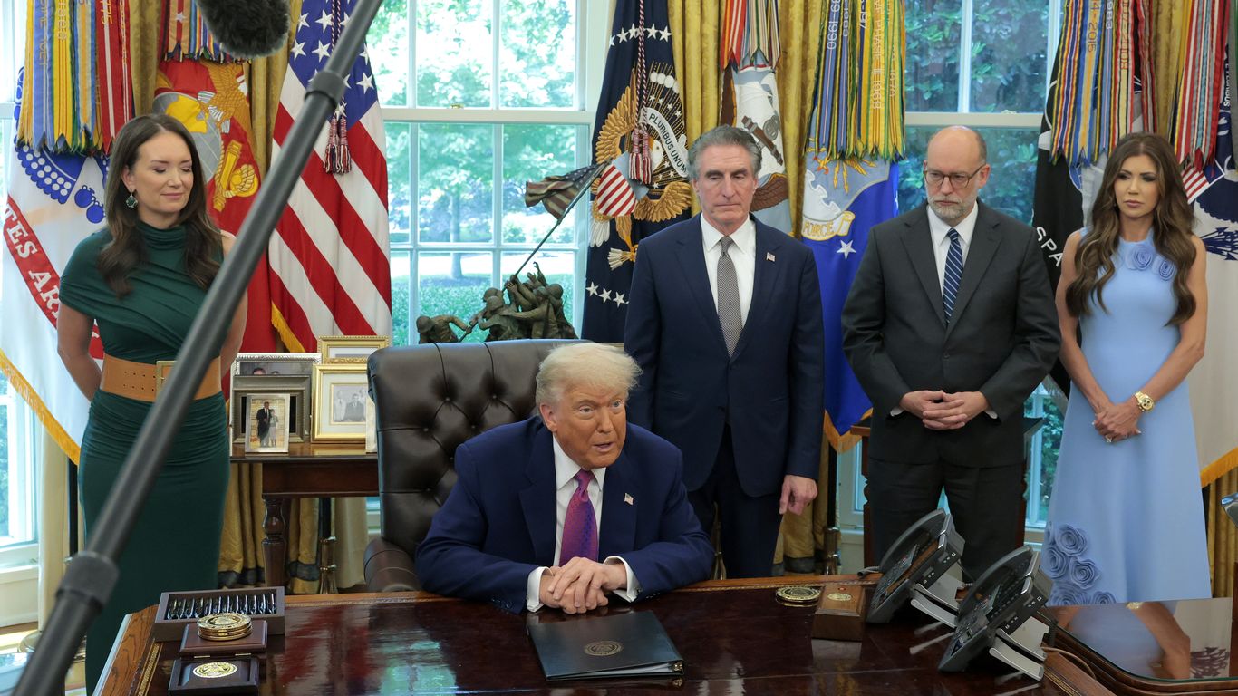 Trump pledges "very big force" for June 14 parade protests