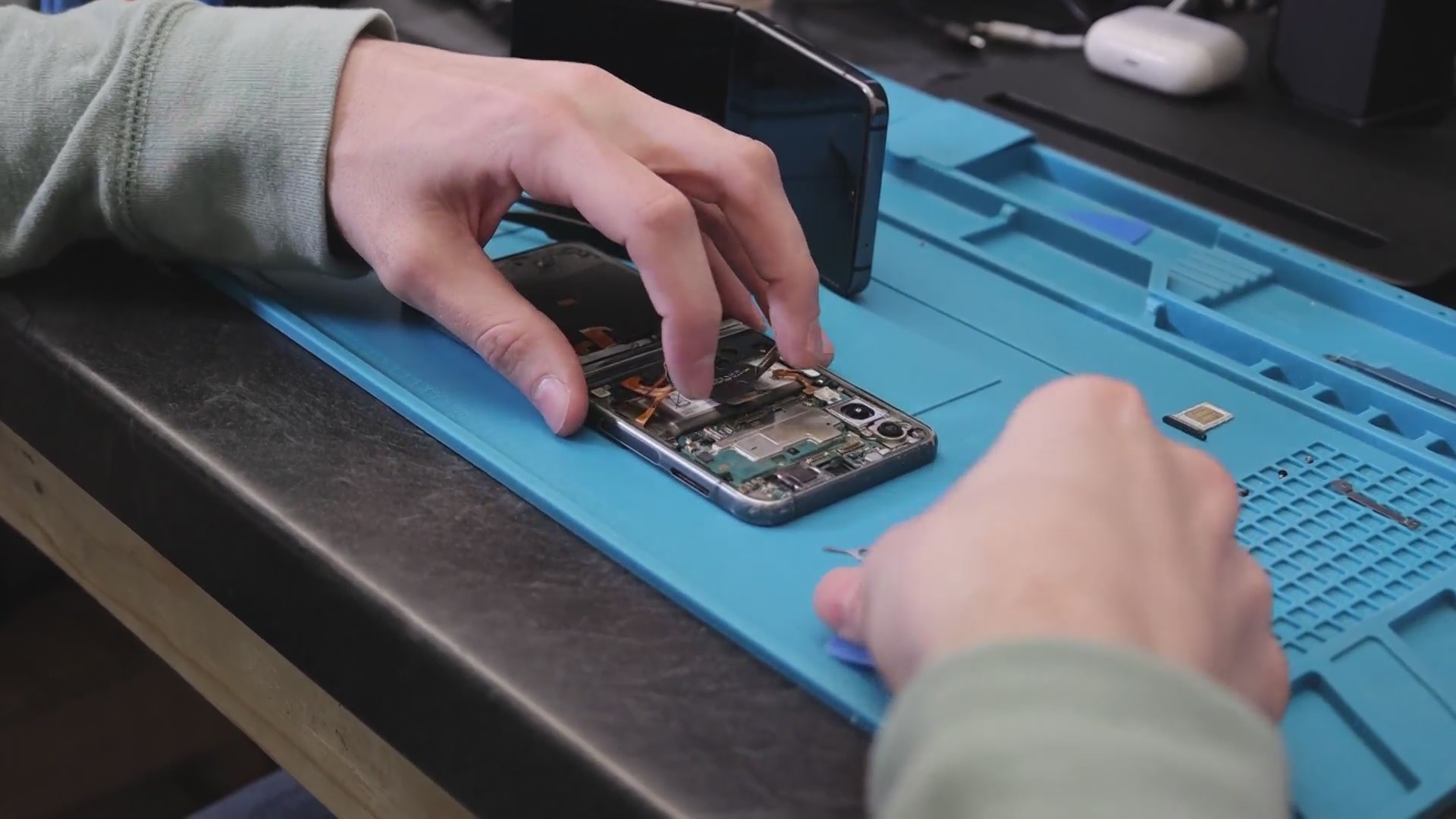 Device Repair Specialist Explains the Diagnostic Process