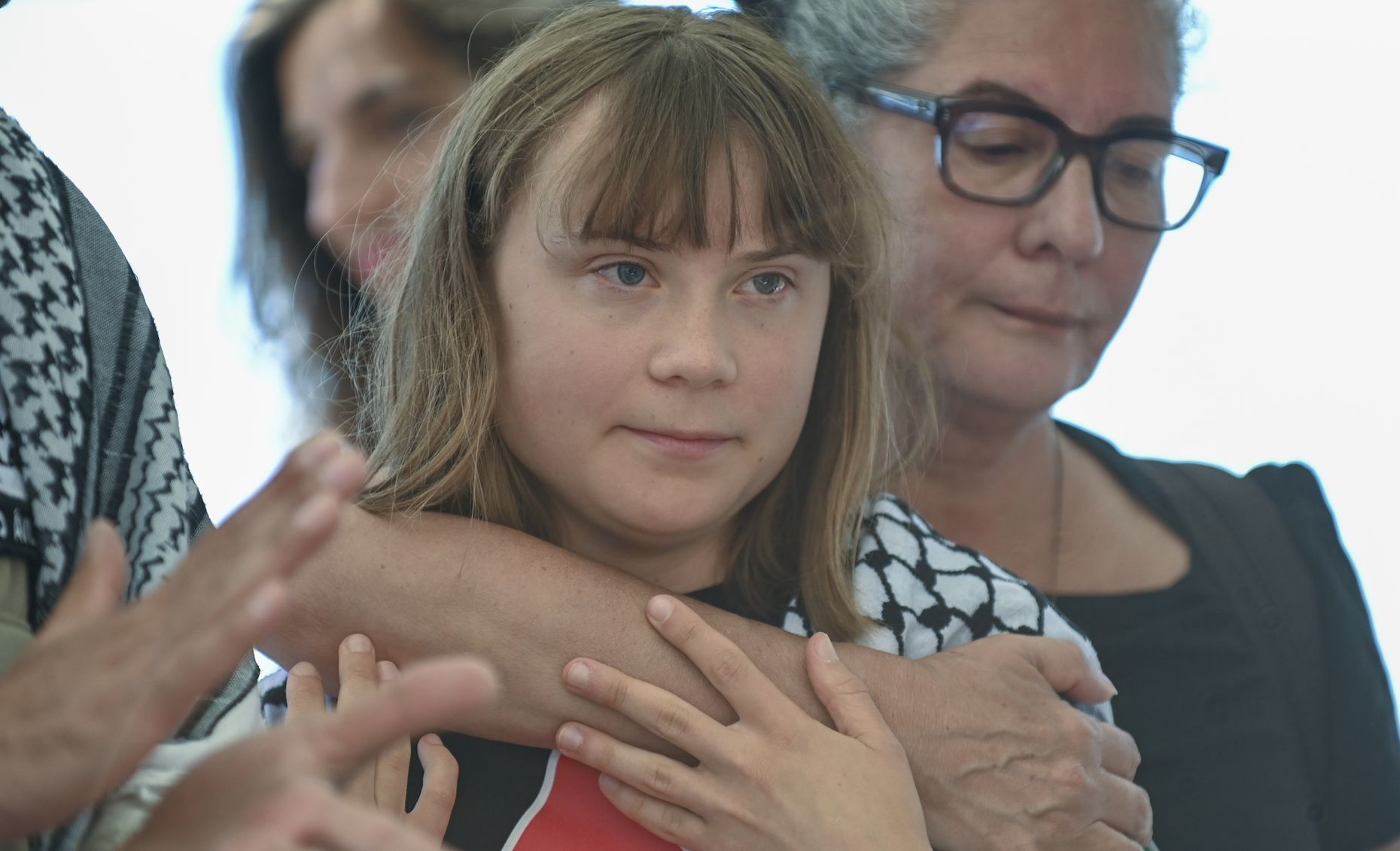 Greta Thunberg interceptée en mer: l'activiste climatique détenue par ...