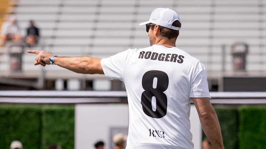 First look at Aaron Rodgers in Steelers gear sends NFL fans into a frenzy
