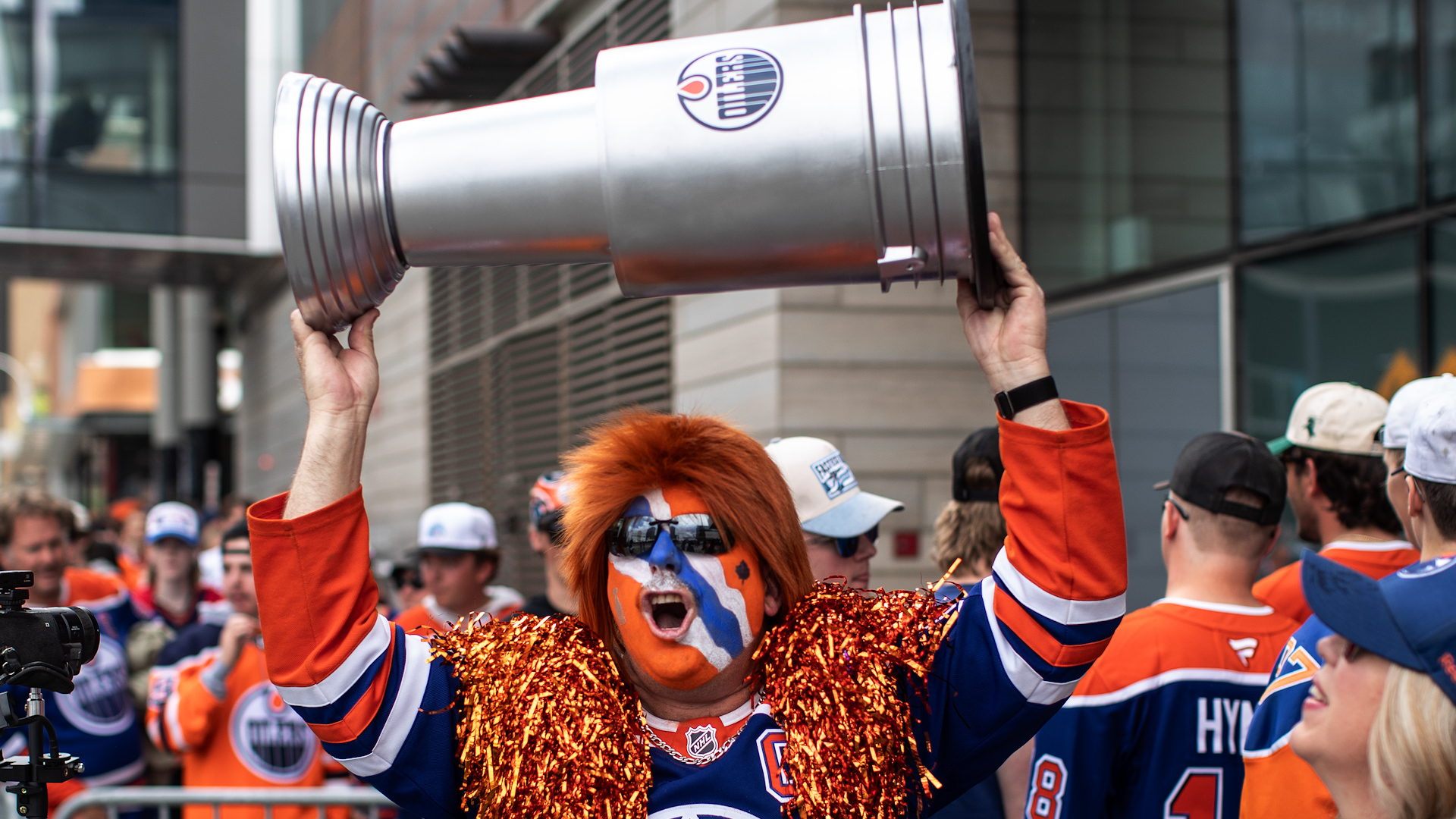 Edmonton Oilers superfans cross ocean, paint body in blue and orange to ...