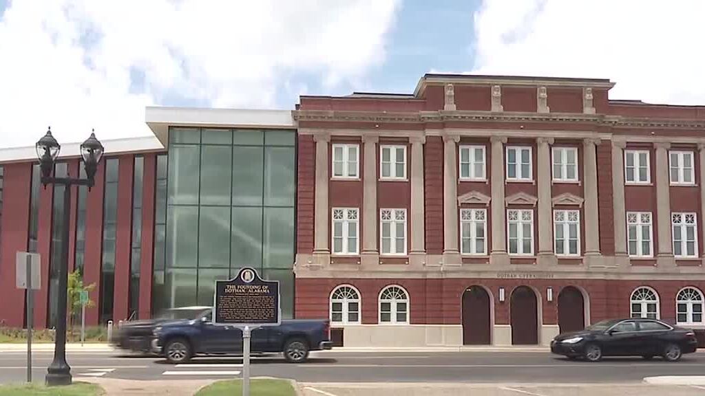 Dothan Opera House hosts grand opening