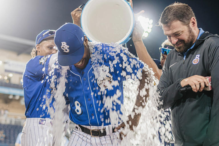 Zavier Warren sets new Shuckers franchise record for home runs
