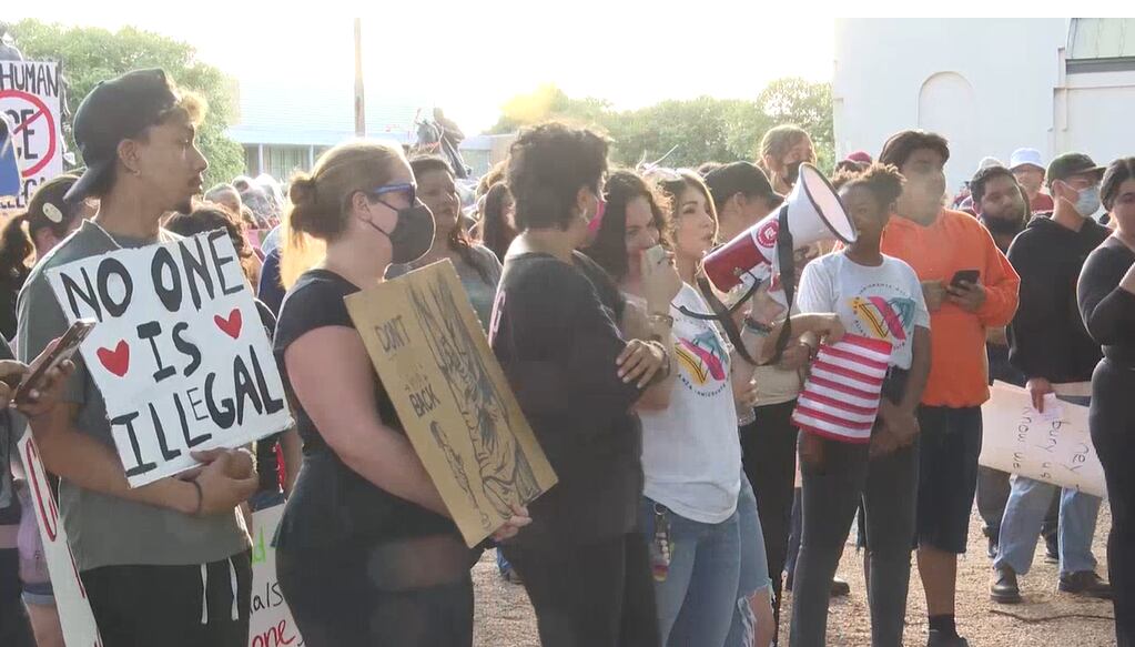 Waco community unites in solidarity with immigrants detained by ICE