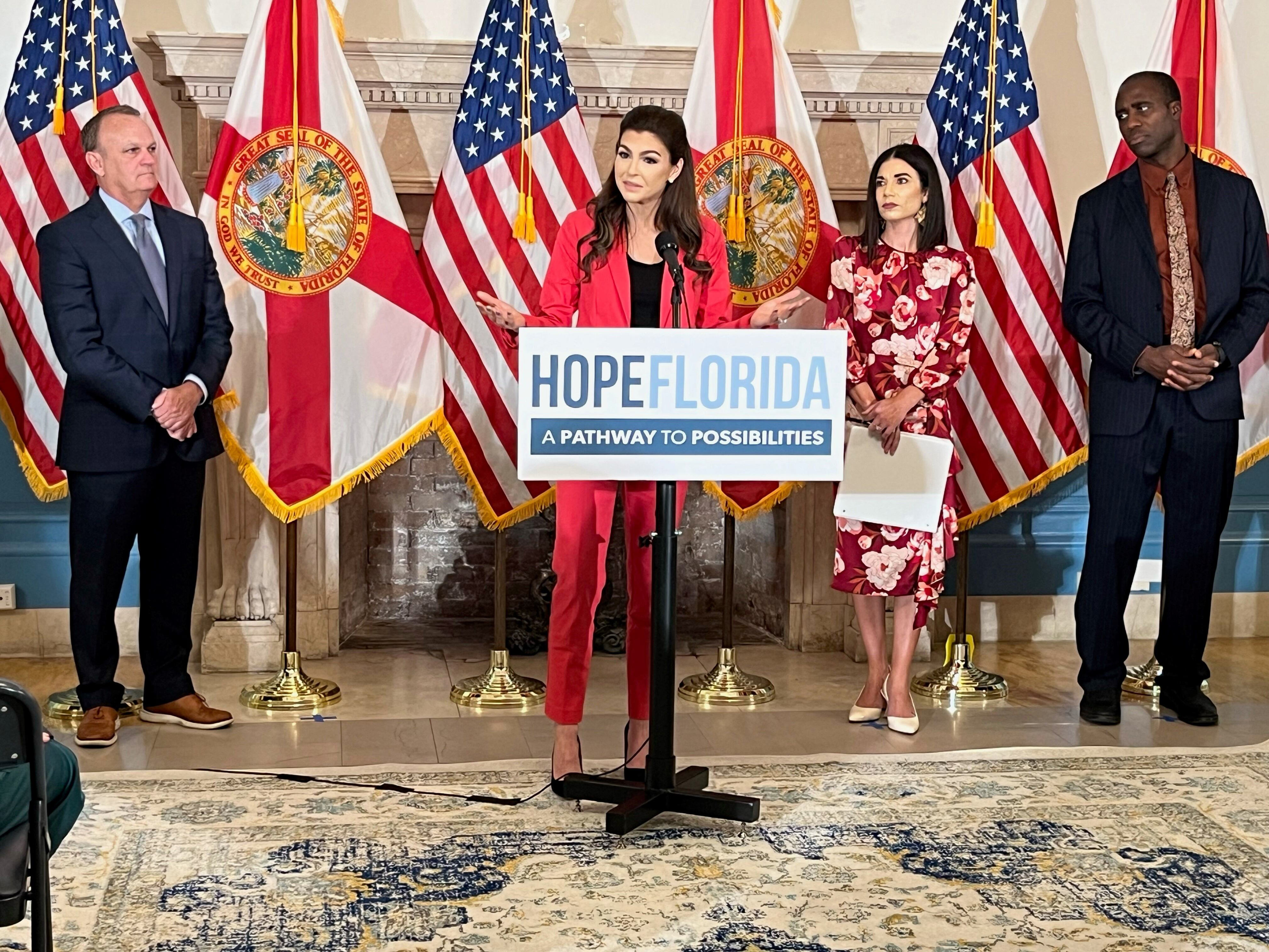 Florida agency tells newspaper to halt reporting angle on foundation ...