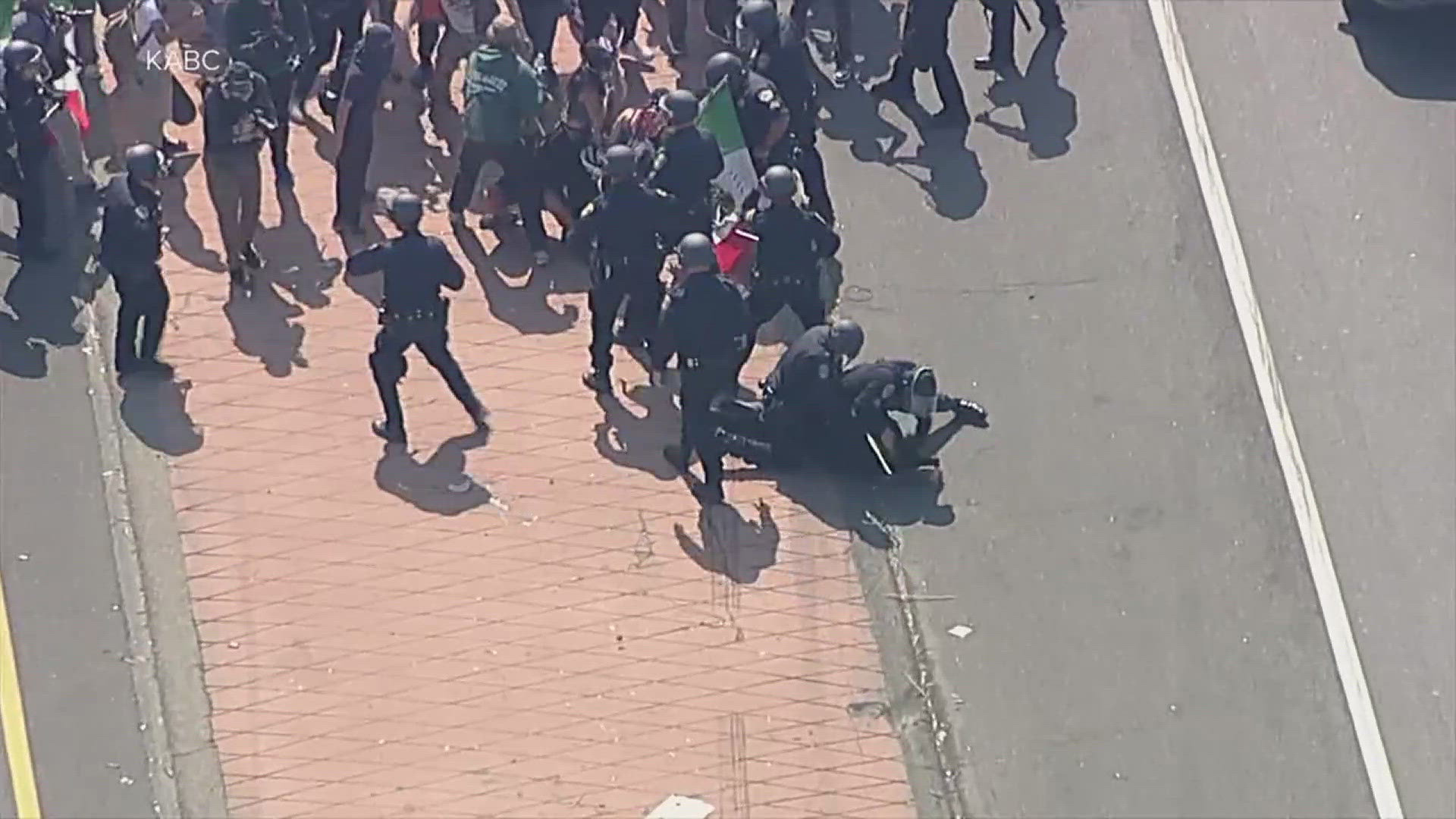 Protests intensify in Los Angeles after Trump deploys hundreds of ...