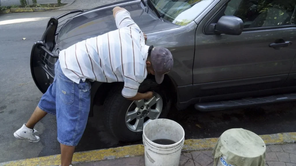Gobierno CDMX alista iniciativa para regular a franeleros