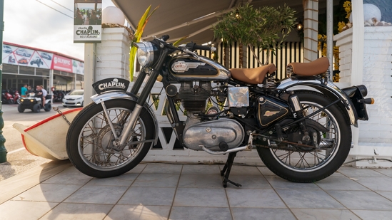 Indian family pays over ₹4.5 lakh to ship Royal Enfield Bullet from ...