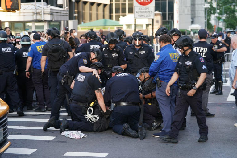 At least 65 arrested during chaotic NYC anti-ICE protest as thousands ...