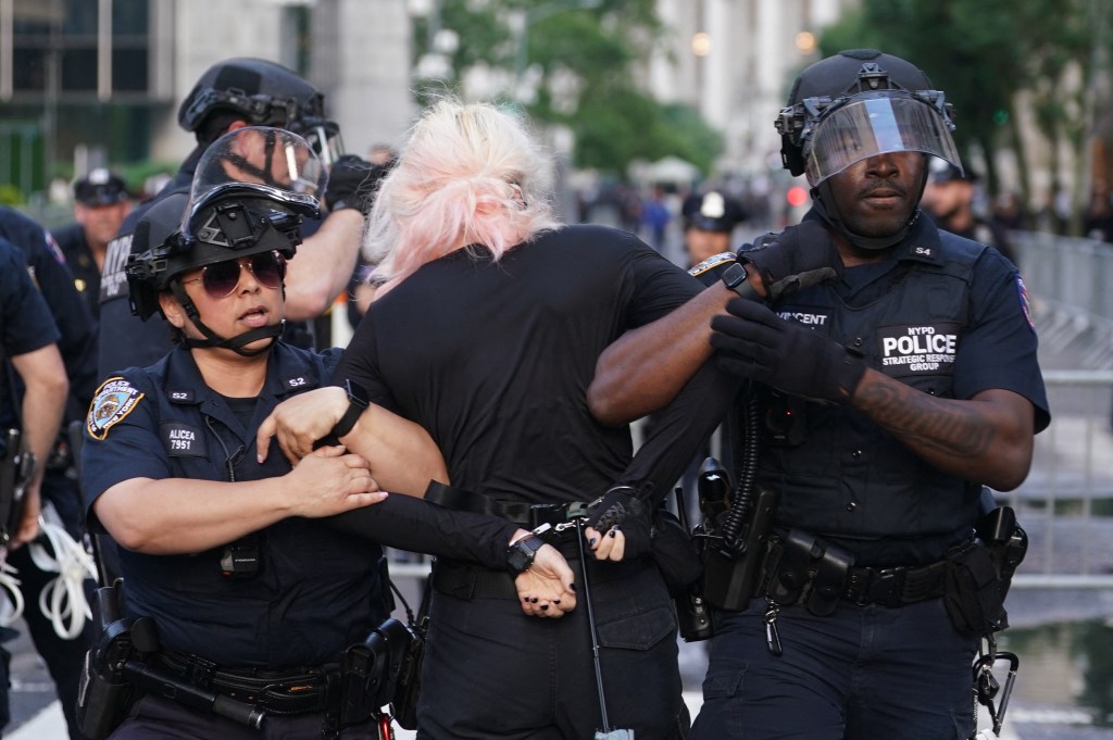 At least 65 arrested during chaotic NYC anti-ICE protest as thousands ...