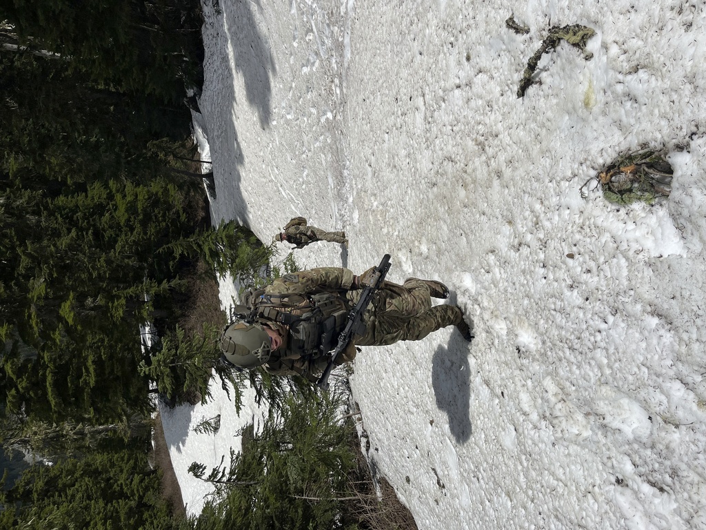 Authorities believe they spotted ex-soldier Travis Decker, who is ...