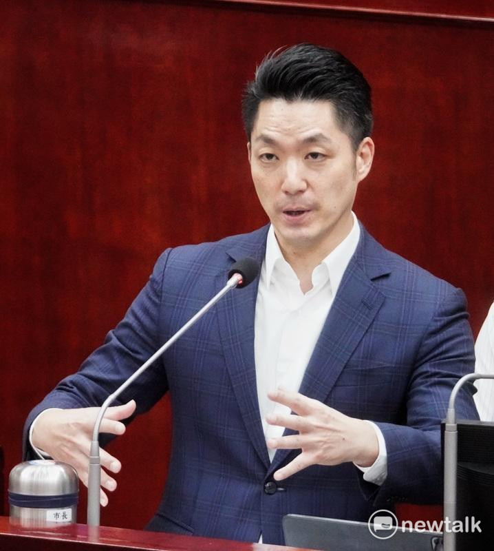 「被約談共碟的老闆」王欣儀做球給蔣萬安殺！沈伯洋揭紅藍白特色